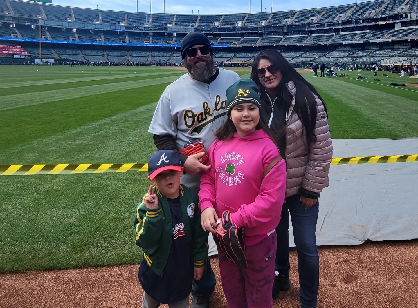 KKBN 93.5 FM – 93.5 KKBN Country