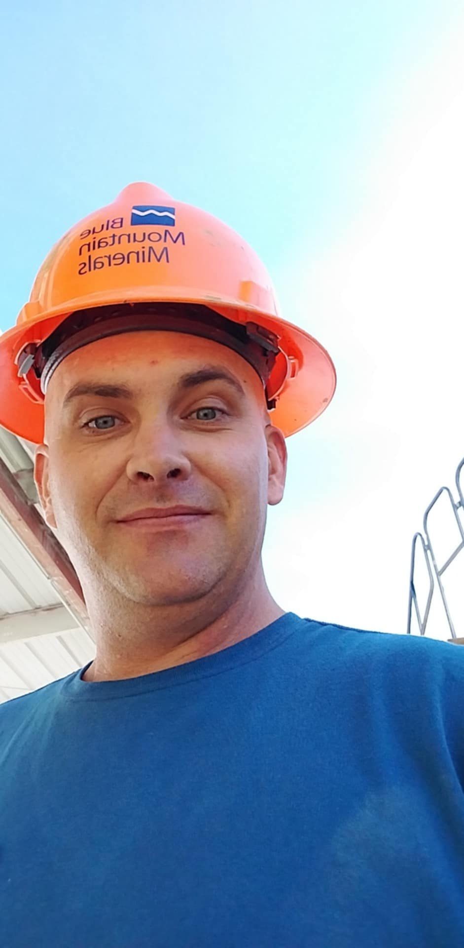 KKBN 93.5 FM – 93.5 KKBN Country