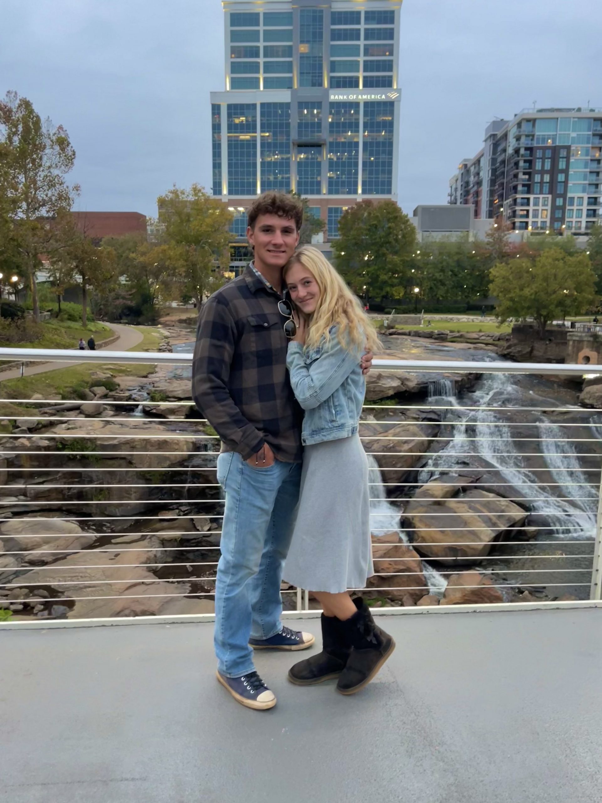 KKBN 93.5 FM – 93.5 KKBN Country